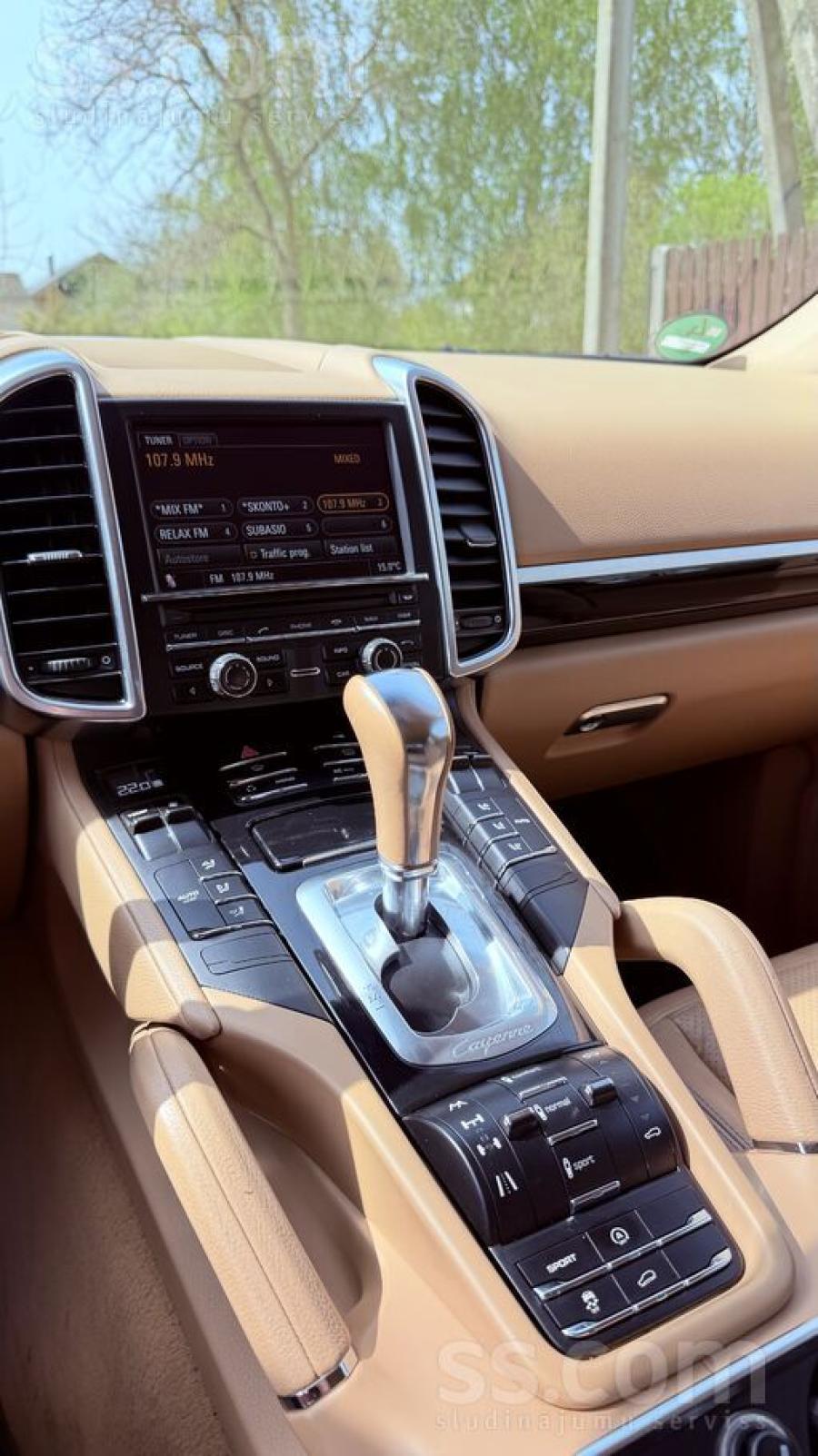 White Porsche Cayenne 2011 in Riga, with an engine capacity of 4.80 L and mileage of 171 thousand km for 15480 €, photo 19 on AUTOMOTO.COM.LV