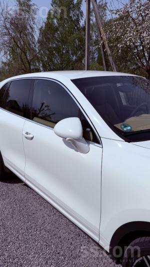 White Porsche Cayenne 2011 in Riga, with an engine capacity of 4.80 L and mileage of 171 thousand km for 15480 €, photo 22 on AUTOMOTO.COM.LV