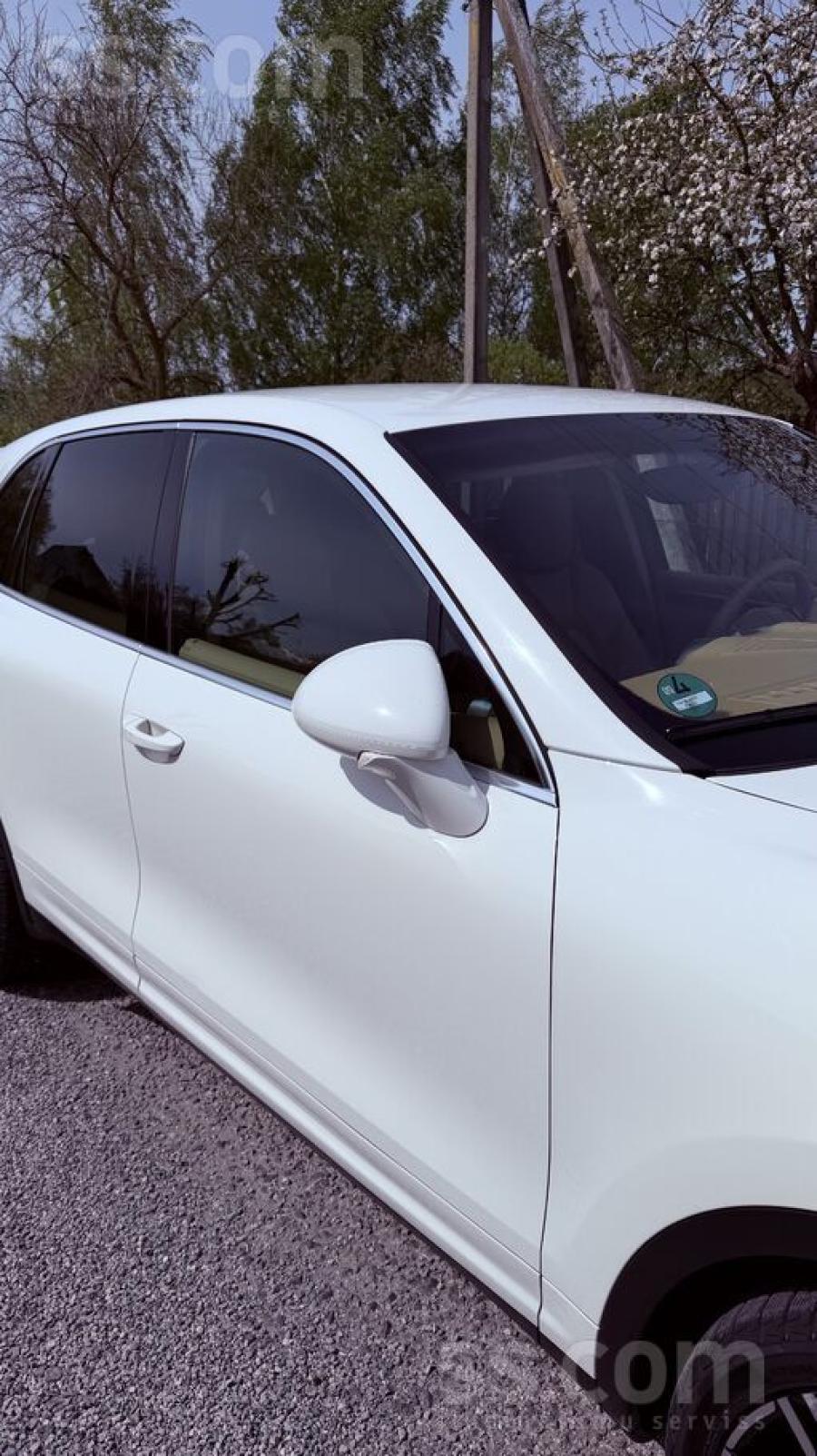 White Porsche Cayenne 2011 in Riga, with an engine capacity of 4.80 L and mileage of 171 thousand km for 15480 €, photo 22 on AUTOMOTO.COM.LV
