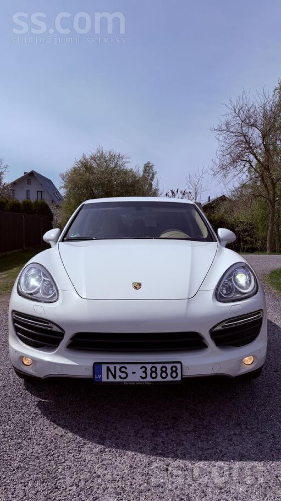 White Porsche Cayenne 2011 in Riga, with an engine capacity of 4.80 L and mileage of 171 thousand km for 15480 €, photo 34 on AUTOMOTO.COM.LV