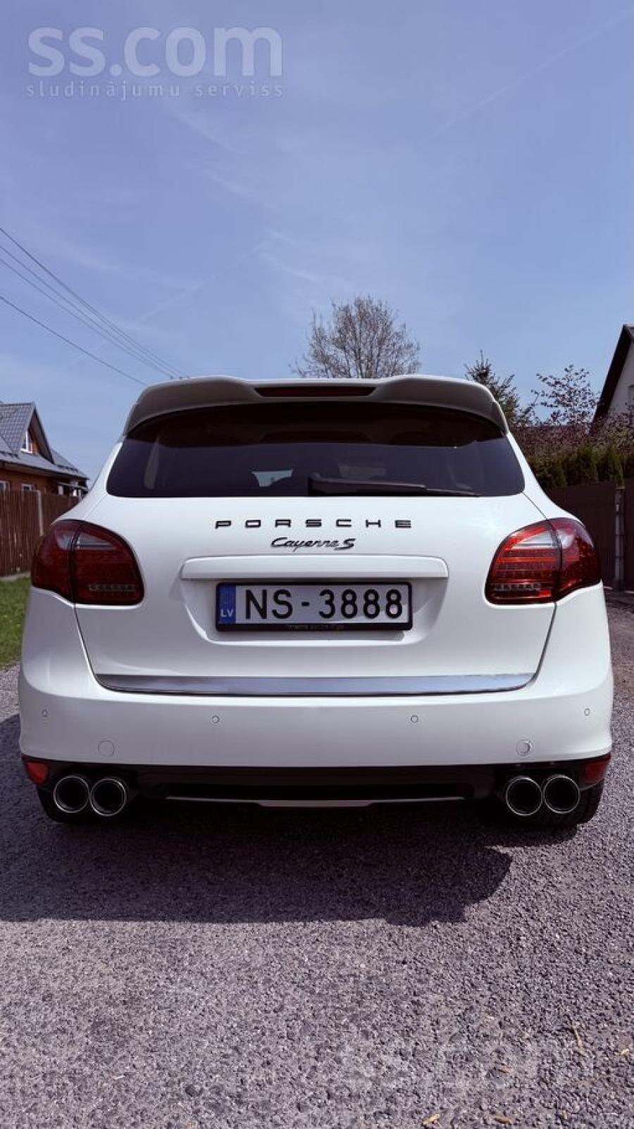 White Porsche Cayenne 2011 in Riga, with an engine capacity of 4.80 L and mileage of 171 thousand km for 15480 €, photo 35 on AUTOMOTO.COM.LV