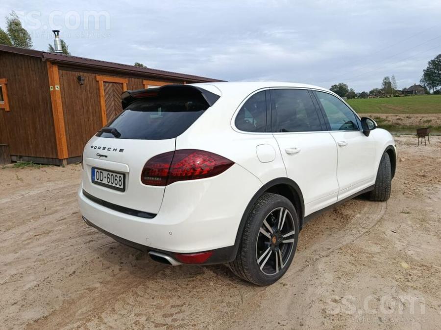 Balts Porsche Cayenne 2011 Preiļi, ar dzinēja tilpumu 3.00 L un nobraukumu 295 tūkst. km par 14400 €, foto 5 vietnē AUTOMOTO.COM.LV
