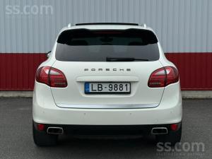 Balts Porsche Cayenne 2011 Rīga, ar dzinēja tilpumu 3.00 L un nobraukumu 230 tūkst. km par 13990 €, foto 7 vietnē AUTOMOTO.COM.LV