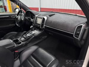 Balts Porsche Cayenne 2011 Rīga, ar dzinēja tilpumu 3.00 L un nobraukumu 230 tūkst. km par 13990 €, foto 17 vietnē AUTOMOTO.COM.LV