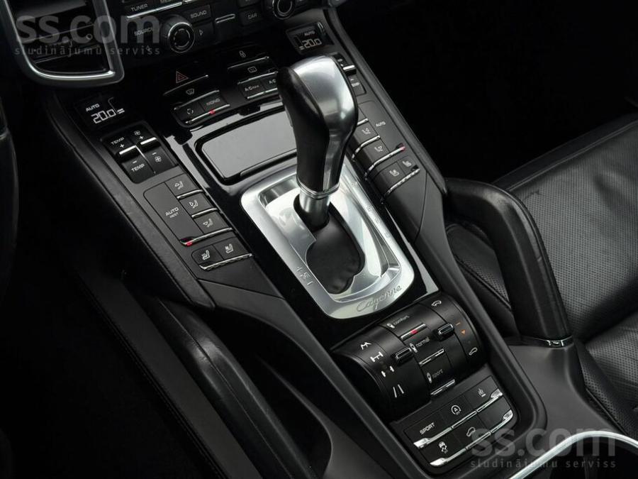 Balts Porsche Cayenne 2011 Rīga, ar dzinēja tilpumu 3.00 L un nobraukumu 230 tūkst. km par 13990 €, foto 22 vietnē AUTOMOTO.COM.LV