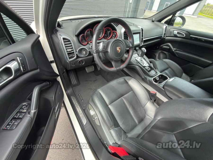 Белый Порше Каен 2011 в Таллин, объемом двигателя 4.80 л и пробегом 127 тыс. км за 17900 €, фото 10 на AUTOMOTO.COM.LV