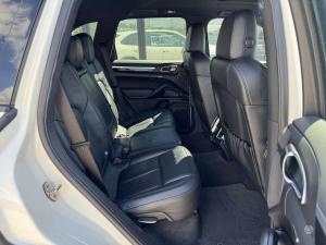 Balts Porsche Cayenne 2011 Viļņa, ar dzinēja tilpumu 3.00 L un nobraukumu 232 tūkst. km par 14550 €, foto 8 vietnē AUTOMOTO.COM.LV