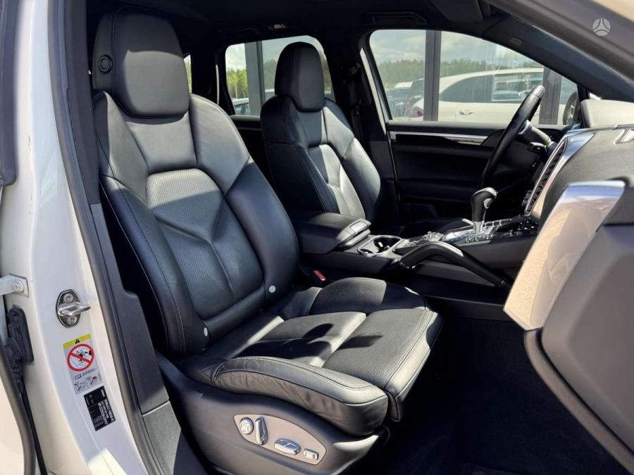 Balts Porsche Cayenne 2011 Viļņa, ar dzinēja tilpumu 3.00 L un nobraukumu 232 tūkst. km par 14550 €, foto 9 vietnē AUTOMOTO.COM.LV