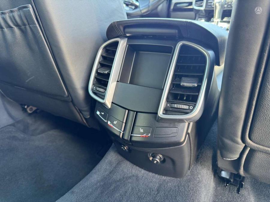 Balts Porsche Cayenne 2011 Viļņa, ar dzinēja tilpumu 3.00 L un nobraukumu 232 tūkst. km par 14550 €, foto 18 vietnē AUTOMOTO.COM.LV