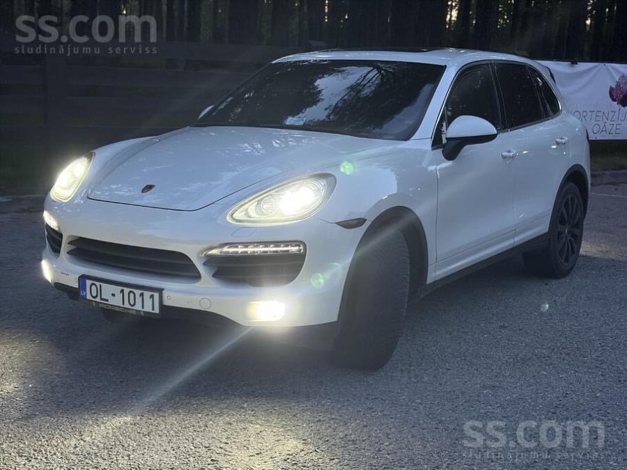 Balts Porsche Cayenne 2011 Daugavpils, ar dzinēja tilpumu 3.00 L un nobraukumu 245 tūkst. km par 15200 €, foto 1 vietnē AUTOMOTO.COM.LV