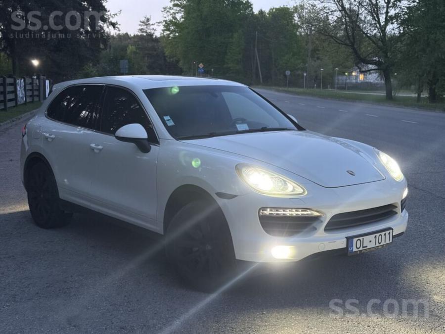 Balts Porsche Cayenne 2011 Daugavpils, ar dzinēja tilpumu 3.00 L un nobraukumu 245 tūkst. km par 15200 €, foto 3 vietnē AUTOMOTO.COM.LV
