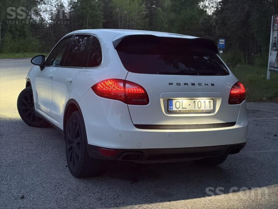 Balts Porsche Cayenne 2011 Daugavpils, ar dzinēja tilpumu 3.00 L un nobraukumu 245 tūkst. km par 15200 €, foto 4 vietnē AUTOMOTO.COM.LV