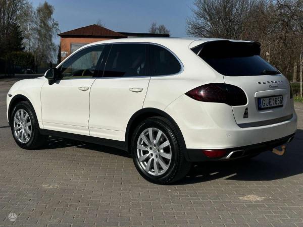 Balts Porsche Cayenne 2011 Viļņa, ar dzinēja tilpumu 2.97 L un nobraukumu 344 tūkst. km par 11700 €, foto 3 vietnē AUTOMOTO.COM.LV