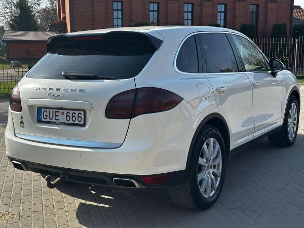 Balts Porsche Cayenne 2011 Viļņa, ar dzinēja tilpumu 2.97 L un nobraukumu 344 tūkst. km par 11700 €, foto 5 vietnē AUTOMOTO.COM.LV