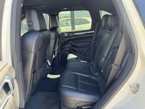 Balts Porsche Cayenne 2011 Viļņa, ar dzinēja tilpumu 3.00 L un nobraukumu 232 tūkst. km par 14550 €, foto 7 vietnē AUTOMOTO.COM.LV