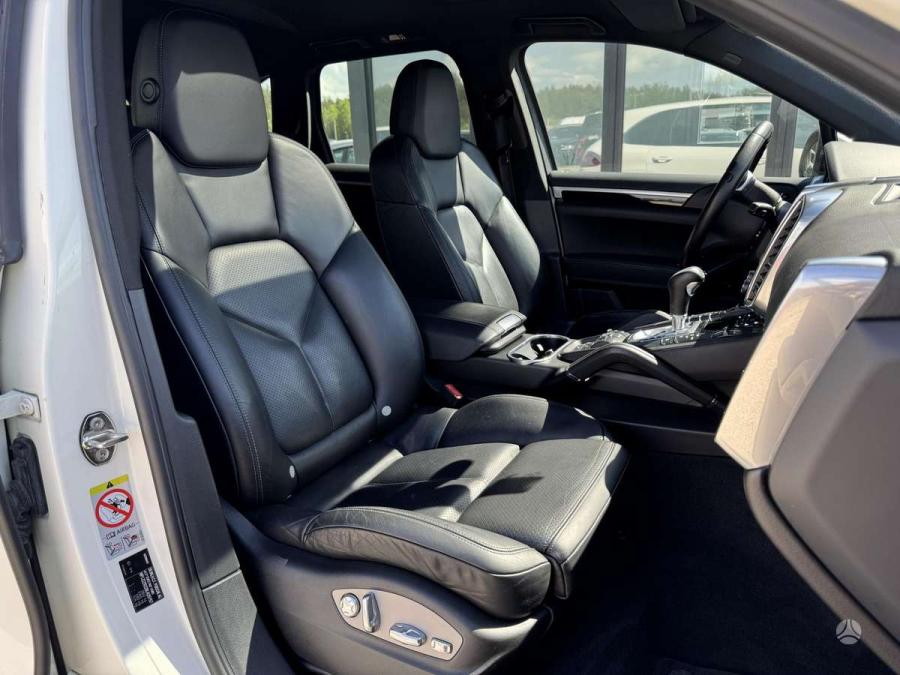 Balts Porsche Cayenne 2011 Viļņa, ar dzinēja tilpumu 3.00 L un nobraukumu 232 tūkst. km par 14550 €, foto 9 vietnē AUTOMOTO.COM.LV