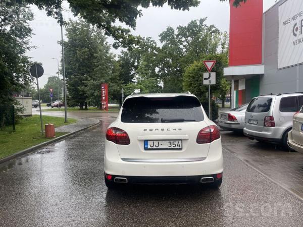 Balts Porsche Cayenne 2011 Jelgava, ar dzinēja tilpumu 3.00 L un nobraukumu 230 tūkst. km par 16000 €, foto 5 vietnē AUTOMOTO.COM.LV