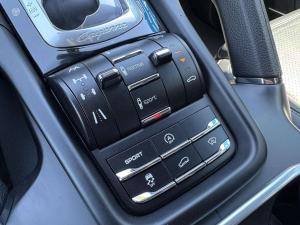 Balts Porsche Cayenne 2011 Viļņa, ar dzinēja tilpumu 3.00 L un nobraukumu 232 tūkst. km par 14250 €, foto 13 vietnē AUTOMOTO.COM.LV