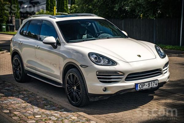 White Porsche Cayenne 2011 in Riga, with an engine capacity of 3.00 L and mileage of 236 thousand km for 11990 €, photo 3 on AUTOMOTO.COM.LV