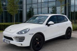 Balts Porsche Cayenne 2011 Viļņa, ar dzinēja tilpumu 3.00 L un nobraukumu 232 tūkst. km par 14250 €, foto  vietnē AUTOMOTO.COM.LV