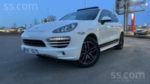 White Porsche Cayenne 2011 in Riga, with an engine capacity of 3.00 L and mileage of 297 thousand km for 14500 €, photo 3 on AUTOMOTO.COM.LV