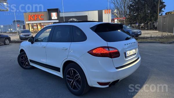 Balts Porsche Cayenne 2011 Rīga, ar dzinēja tilpumu 3.00 L un nobraukumu 297 tūkst. km par 14500 €, foto 3 vietnē AUTOMOTO.COM.LV