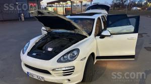 White Porsche Cayenne 2011 in Riga, with an engine capacity of 3.00 L and mileage of 297 thousand km for 14500 €, photo 8 on AUTOMOTO.COM.LV
