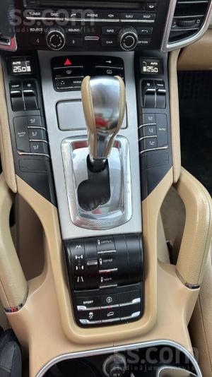 White Porsche Cayenne 2011 in Riga, with an engine capacity of 3.00 L and mileage of 297 thousand km for 14500 €, photo 11 on AUTOMOTO.COM.LV