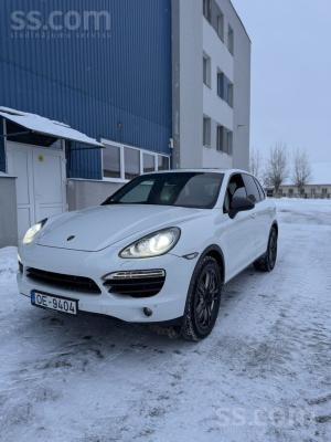 Balts Porsche Cayenne 2012 Rīga, ar dzinēja tilpumu 3.00 L un nobraukumu 0 tūkst. km par 14500 €, foto  vietnē AUTOMOTO.COM.LV