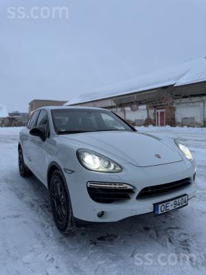 White Porsche Cayenne 2012 in Riga, with an engine capacity of 3.00 L and mileage of 0 thousand km for 14500 €, photo 2 on AUTOMOTO.COM.LV