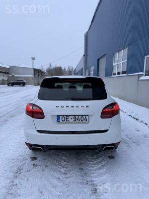 White Porsche Cayenne 2012 in Riga, with an engine capacity of 3.00 L and mileage of 0 thousand km for 14500 €, photo 10 on AUTOMOTO.COM.LV