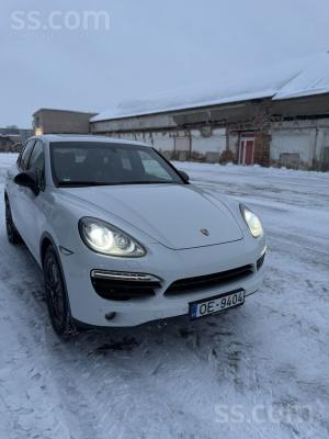 White Porsche Cayenne 2012 in Riga, with an engine capacity of 3.00 L and mileage of 0 thousand km for 14500 €, photo 14 on AUTOMOTO.COM.LV