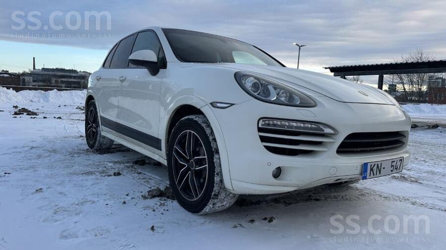 Balts Porsche Cayenne 2012 Rīga, ar dzinēja tilpumu 3.00 L un nobraukumu 293 tūkst. km par 14900 €, foto 2 vietnē AUTOMOTO.COM.LV