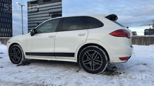Balts Porsche Cayenne 2012 Rīga, ar dzinēja tilpumu 3.00 L un nobraukumu 293 tūkst. km par 14900 €, foto 3 vietnē AUTOMOTO.COM.LV