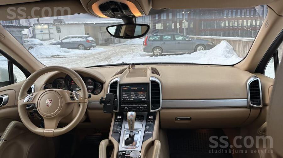 Balts Porsche Cayenne 2012 Rīga, ar dzinēja tilpumu 3.00 L un nobraukumu 293 tūkst. km par 14900 €, foto 4 vietnē AUTOMOTO.COM.LV