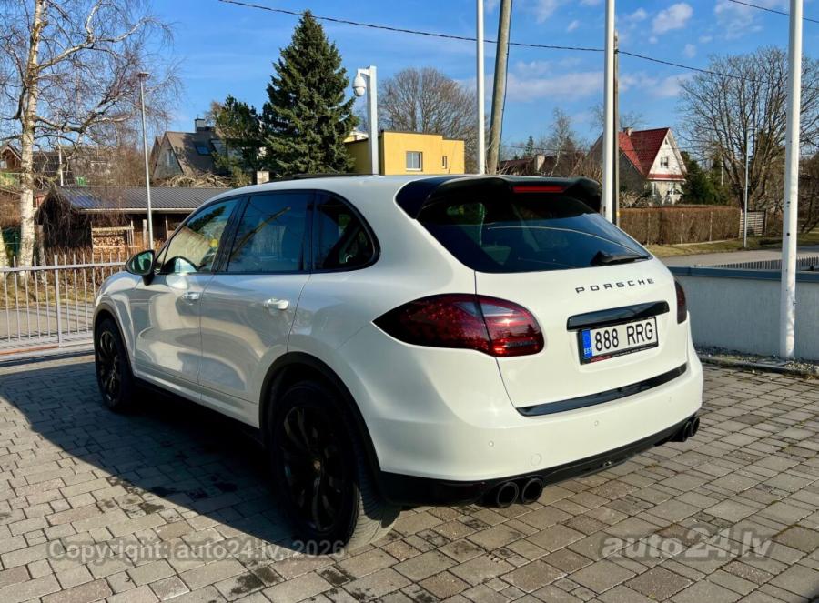 Balts Porsche Cayenne 2012 Tallina, ar dzinēja tilpumu 3.00 L un nobraukumu 278 tūkst. km par 15999 €, foto 4 vietnē AUTOMOTO.COM.LV