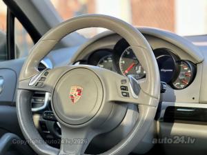 White Porsche Cayenne 2012 in Tallinn, with an engine capacity of 3.00 L and mileage of 278 thousand km for 15999 €, photo 19 on AUTOMOTO.COM.LV