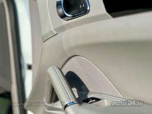 White Porsche Cayenne 2012 in Tallinn, with an engine capacity of 3.00 L and mileage of 278 thousand km for 15999 €, photo 20 on AUTOMOTO.COM.LV