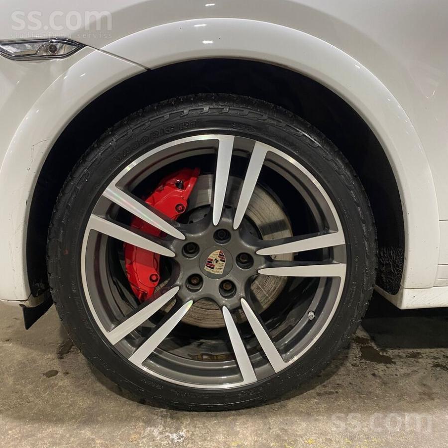 Balts Porsche Cayenne 2012 Rīga, ar dzinēja tilpumu 4.80 L un nobraukumu 250 tūkst. km par 18500 €, foto 3 vietnē AUTOMOTO.COM.LV