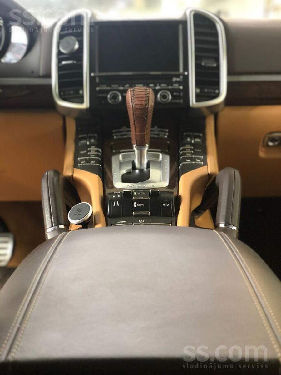 Balts Porsche Cayenne 2012 Rīga, ar dzinēja tilpumu 4.80 L un nobraukumu 250 tūkst. km par 18500 €, foto 9 vietnē AUTOMOTO.COM.LV