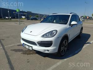 Balts Porsche Cayenne 2012 Rīga, ar dzinēja tilpumu 3.00 L un nobraukumu 200 tūkst. km par 16500 €, foto  vietnē AUTOMOTO.COM.LV
