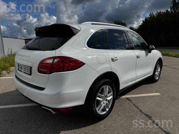 Balts Porsche Cayenne 2012 Daugavpils, ar dzinēja tilpumu 3.00 L un nobraukumu 261 tūkst. km par 16500 €, foto 4 vietnē AUTOMOTO.COM.LV