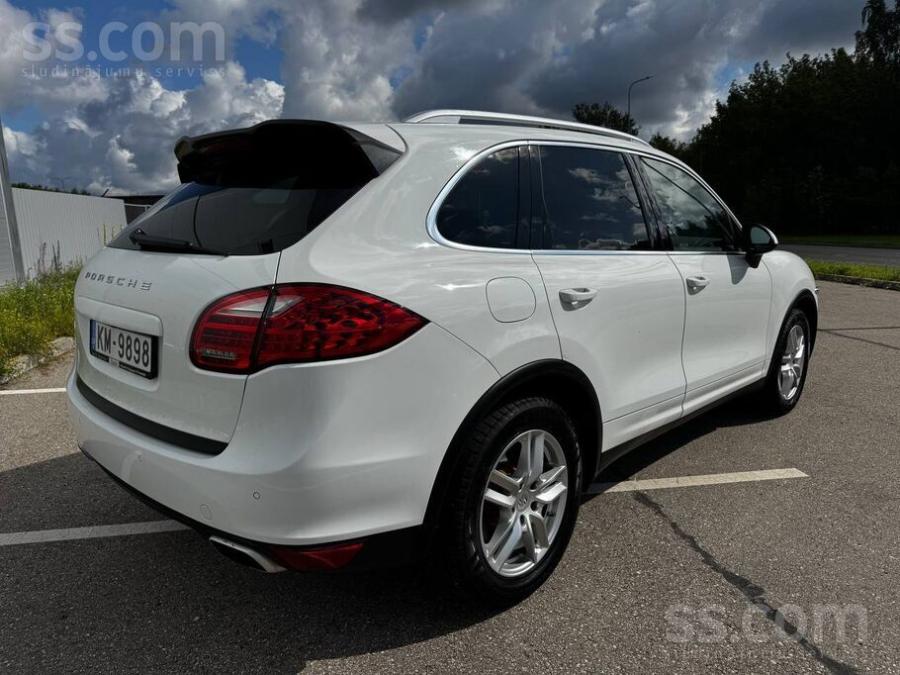 Balts Porsche Cayenne 2012 Daugavpils, ar dzinēja tilpumu 3.00 L un nobraukumu 261 tūkst. km par 16500 €, foto 5 vietnē AUTOMOTO.COM.LV