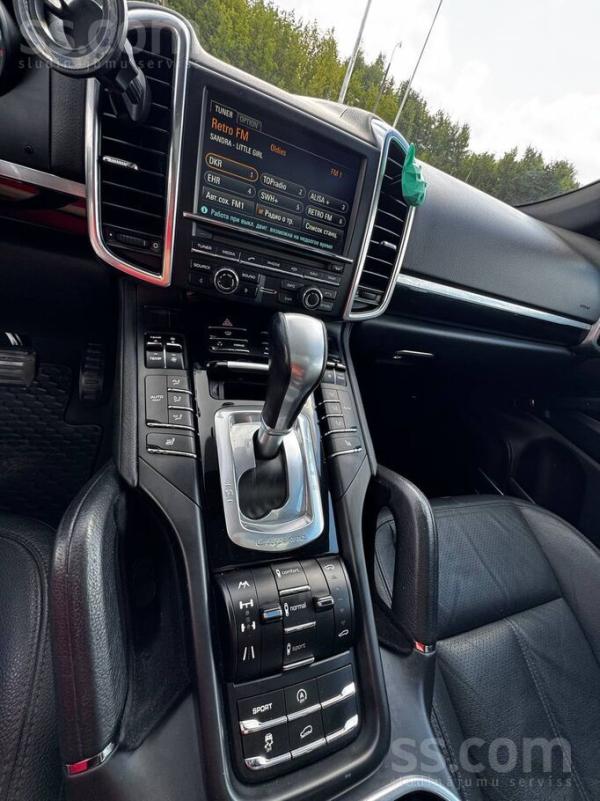Balts Porsche Cayenne 2012 Daugavpils, ar dzinēja tilpumu 3.00 L un nobraukumu 261 tūkst. km par 16500 €, foto 5 vietnē AUTOMOTO.COM.LV