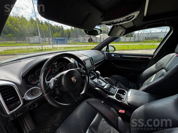 Balts Porsche Cayenne 2012 Daugavpils, ar dzinēja tilpumu 3.00 L un nobraukumu 261 tūkst. km par 16500 €, foto 7 vietnē AUTOMOTO.COM.LV