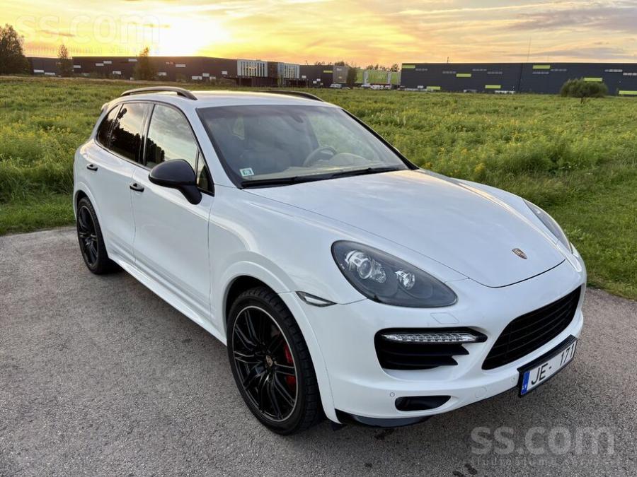 White Porsche Cayenne 2012 in Riga, with an engine capacity of 4.80 L and mileage of 146 thousand km for 21000 €, photo 1 on AUTOMOTO.COM.LV