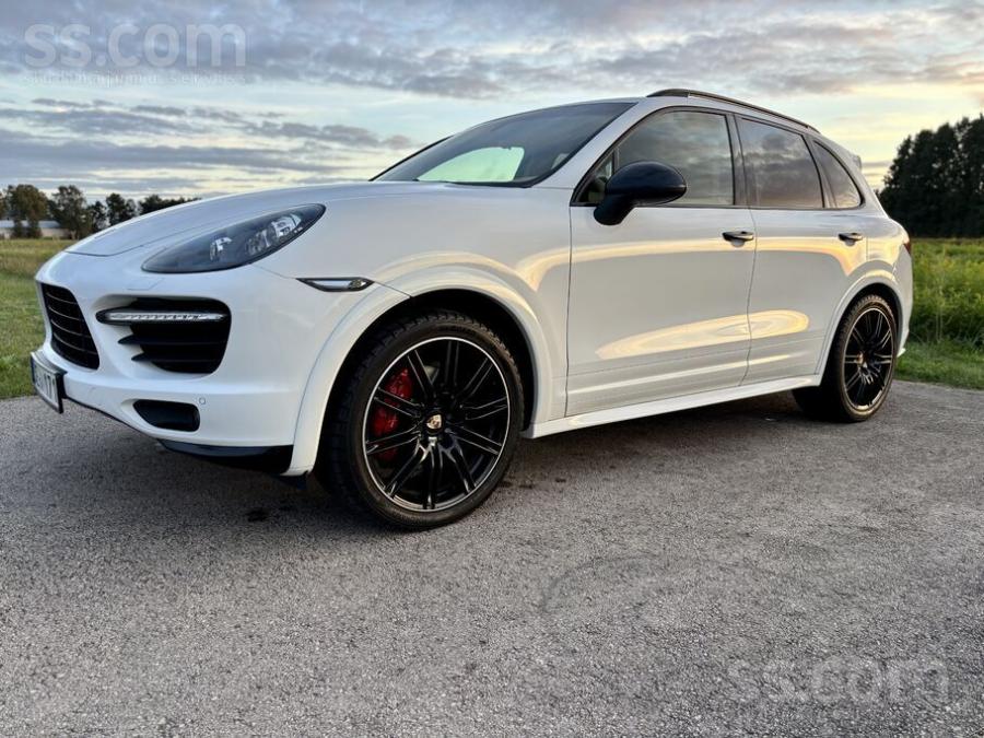 White Porsche Cayenne 2012 in Riga, with an engine capacity of 4.80 L and mileage of 146 thousand km for 21000 €, photo 4 on AUTOMOTO.COM.LV