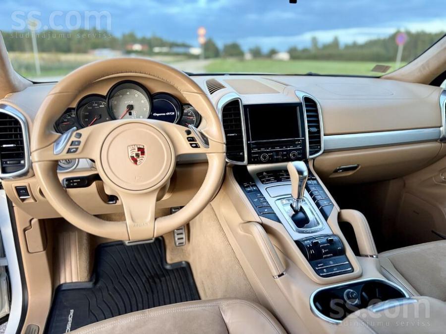 White Porsche Cayenne 2012 in Riga, with an engine capacity of 4.80 L and mileage of 146 thousand km for 21000 €, photo 8 on AUTOMOTO.COM.LV