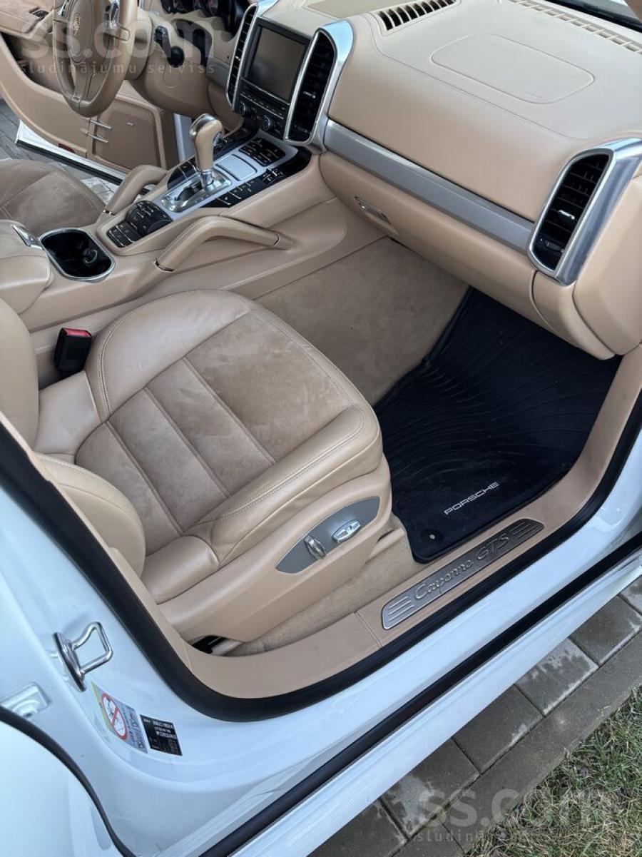 White Porsche Cayenne 2012 in Riga, with an engine capacity of 4.80 L and mileage of 146 thousand km for 21000 €, photo 14 on AUTOMOTO.COM.LV