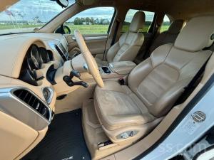 White Porsche Cayenne 2012 in Riga, with an engine capacity of 4.80 L and mileage of 146 thousand km for 21000 €, photo 15 on AUTOMOTO.COM.LV